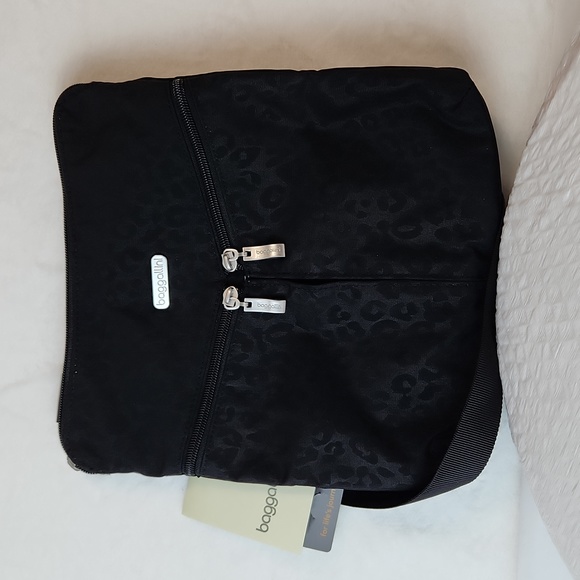 Baggallini | Bags | Baggallini Vista Crossbody Bag Purse Nwt Black ...